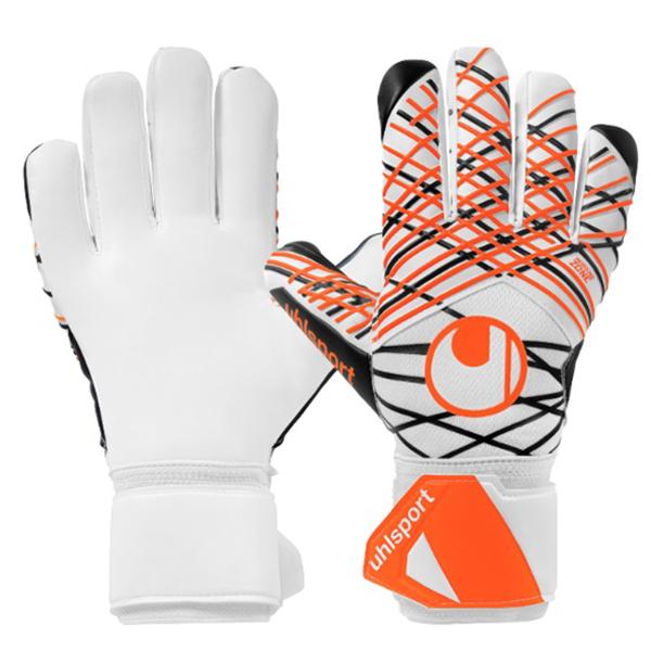 ハーフネガティブカットで指のフィット感に優れています。また、バックハンドもラテックスを使用しており甲部分は柔らかいフィット感です。