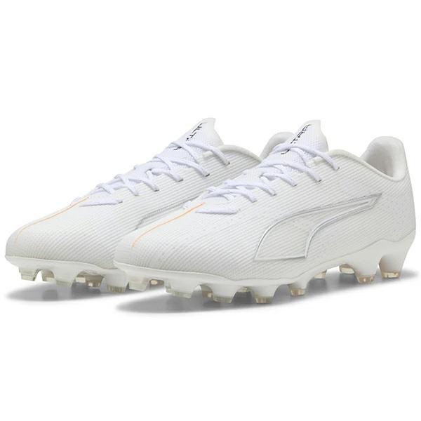 ・HG/AGソールにおいてもウルトラ専用のNEWアウトソールを開発。地面からの反発を分散させるためにFGと比較しやや太めの口径のスタッドを採用。・アッパーには薄くて柔らかいウーブン素材を使用。・PWRTAPE SQDサポートフレームが敏捷性...