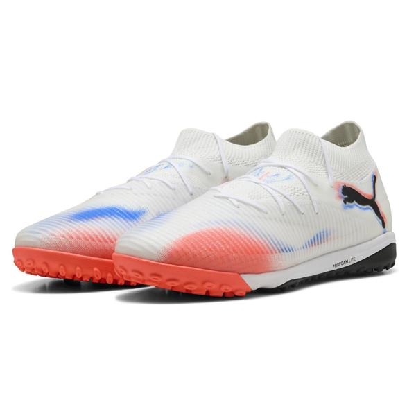 柔軟で安定したLYCRAアッパーベースの伸び縮みフィット素材とニット履き口がサポート力を提供。遮熱性を備えた新しいOrtholite O-Thermソックライナーを使用し、人工芝や土などの地熱から足を保護。