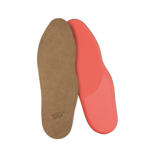 薄手のフットベッド(中敷・インソール)です。靴のフィットを大きく変えることなく、クッション性を増すことができます。本体は優れた衝撃吸収性を持つ、低反発ウレタン素材です。薄手とはいえ、フットベッドを使用すると靴のフィットがややタイトになります...