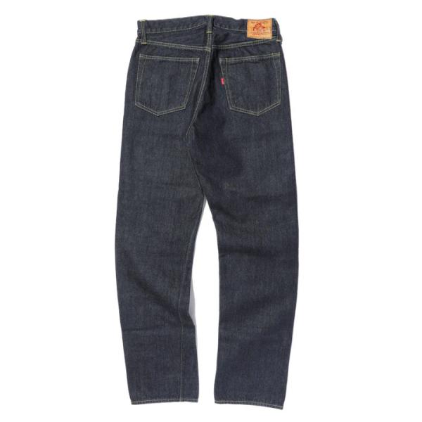 約5年の歳月を経て、LASTRESORT DENIMの最高峰「金タグ」を使用した大戦モデルが完成しました。 本作は、1942年8月にWPB（War Production Board＝軍需生産本部）が物資統制のために出した法令「L-181」に...