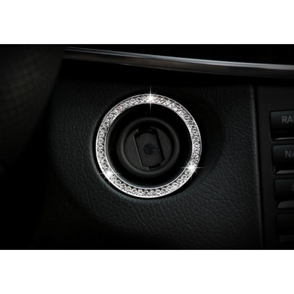 Mercedes Benz(メルセデスベンツ)用エンジンスターター デコレーションリングです。スワロフスキー風のクリスタルストーンが散りばめられており、非常に高級感のあるデザインです。クリスタルストーンの大きさも程よく、隙間なく十分に埋め込...