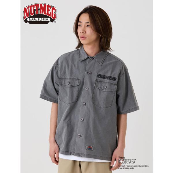 PEANUTSとNUTMEGのダブルネームアイテム。程よくルーズなリラックスシルエットなのでユニセックスで着用可能です。パックにはチャーリー・ブラウン扮するミスターサックのグラフィックをプリント。フロントはワンポイントデザインでシンプルに仕...