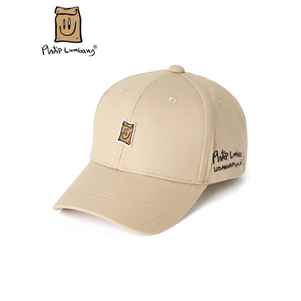 Philip Lumbangのローキャップ。フロントにはLunch Bagのワッペンを、サイドにはブランドロゴ刺繍を配置。ベーシックなデザインで、幅広いコーディネートで活躍します。バックのアジャスターでサイズ調節が可能です。男女問わずユニセ...