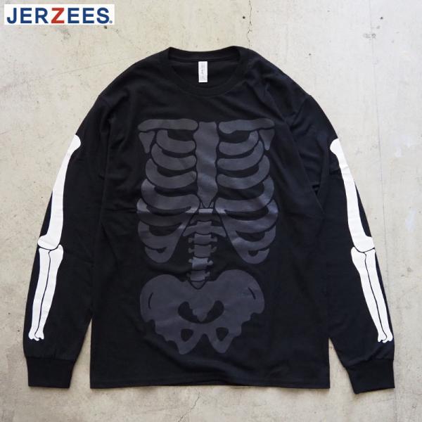ブランドJERZEES ジャージーズ商品名HUMAN SKELETON LS TEE ガイコツ ボーン プリント グラフィック 長袖Tシャツ製品説明人体の骨をモチーフにしたグラフィックをプリントした長袖Tシャツ。ライトな生地感で一枚でもイン...