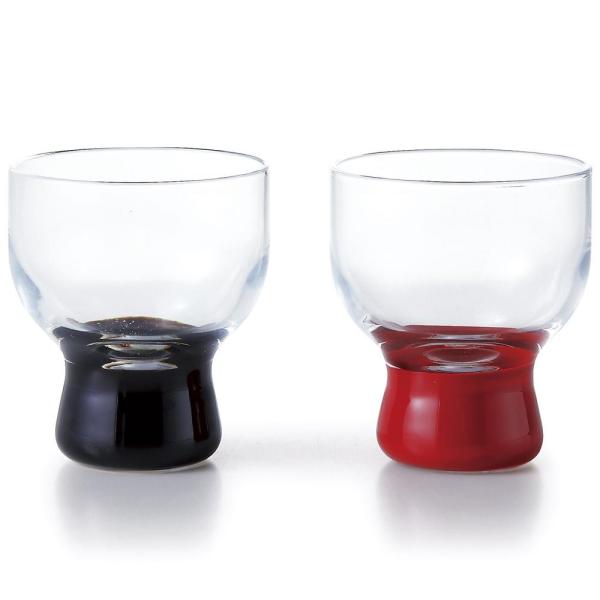 漆塗が目に鮮やかな、ぐい呑みのペアセットです。