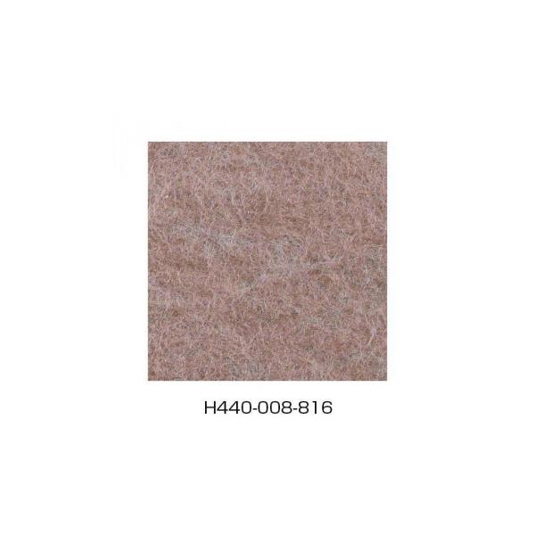 使いやすいナチュラルカラーの羊毛。短めの繊維と粗い風合いは、摩擦の多いバッグやニードルを使った小物など、幅広い用途にぴったりです。