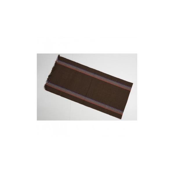 ブラウンのテーブルランナーです。テーブルに敷くだけで、食卓に華やかさを演出します。