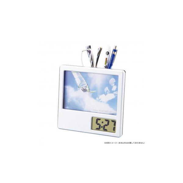 123×95mmの写真が入れられる時計付ペンスタンドです。背面のペンスタンドは折りたたみ可能で、壁掛けとしても使えるユニークな構造になっています。