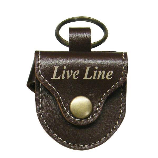 バッグにも使われているソフトな牛革を採用し、より使いやすくなりました。 50〜60mm幅ストラップに装着可能なピックケースとしてはもちろん、コインケースや小物入れとしても使える優れモノ。Oリング装備でキーホルダーにもなり、使い方はあなた次第...