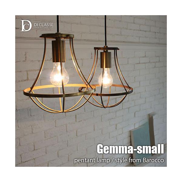 シャンデリアのシンボリックなフォルムをアイアンフレームで型どった、シンプルなシャンデリア。その愛らしいフォルムとインダストリアル風の仕上げが好まれディクラッセのロングセラーになっているジェンマ スモールが、アンティークブラス風のメッキを施し...