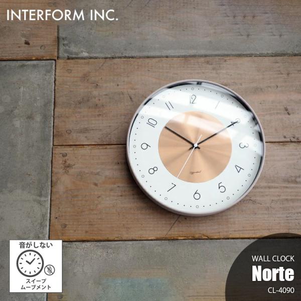 中央にあしらわれたコッパーのプレートがさりげなく輝く壁掛け時計。ウォームグレーのスリムなフレームとフェミニンな文字盤がマッチした上品なデザインです。丸みのある数字とインデックスのドットが、モダンな雰囲気にマッチします。前面にはガラスがはめ込...
