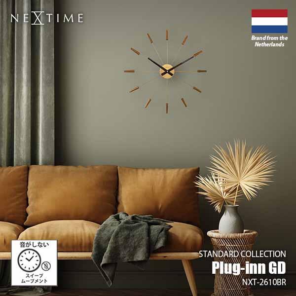 「Plug-Inn」は、Frits Vink（フリッツ・ヴィンク）によるデザインの大型の無音壁掛け時計で、私たちのベストセラーデザインです。 天然のウォールナットウッドのプラグが真鍮色のメタルケースやスポークと調和し、これをコレクターアイテ...