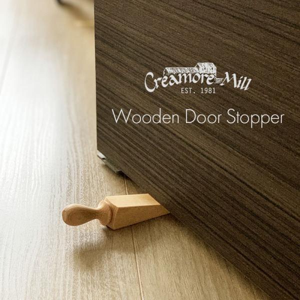 イギリスの木工品メーカー・Creamore Millクレモアミルのドアストッパーです。ヨーロッパで採れた、硬くて強度があるビーチ材やアッシュ材を使用しています。シンプルなデザインなのでインテリアの邪魔にならず、 ドアを開けたまま固定したい時...