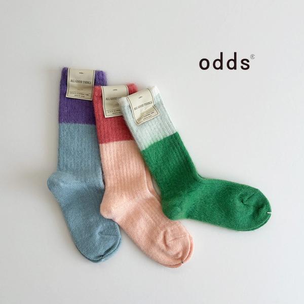 oddsのバイカラーソックスです。生後1年未満のアンゴラヤギから採れる初毛キッドモヘアとウールを使用、寒い季節に足元をあたたかく優しく包んでくれる、ほどよい厚みの靴下です。一般的なモヘアとは違い、繊維がとても細く柔らかなキッドモヘア。チクチ...