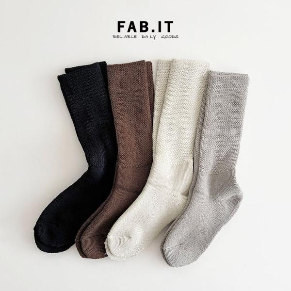 FAB.ITはデザインと機能の調和を考え、医療・スポーツ系ソックスの技術を駆使して履き心地を追求した日本製ソックスのブランド。こちらは足元冷える季節にうれしいウール混素材を使用した「Chuck Merinoチャックメリノ」です。ベース素材の...