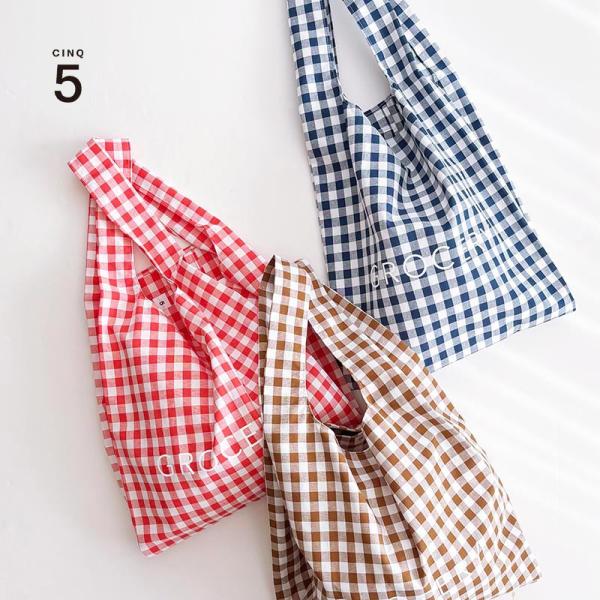 東京・吉祥寺の雑貨店CINQオリジナルのグロサリーバッグです。今回のバッグにはコットンとリサイクルポリエステルを使用しています。生地にはペットボトルや繊維くずなどが原料のリサイクルポリエステル(ECOPET)とコットンを50%ずつ使用。ドラ...