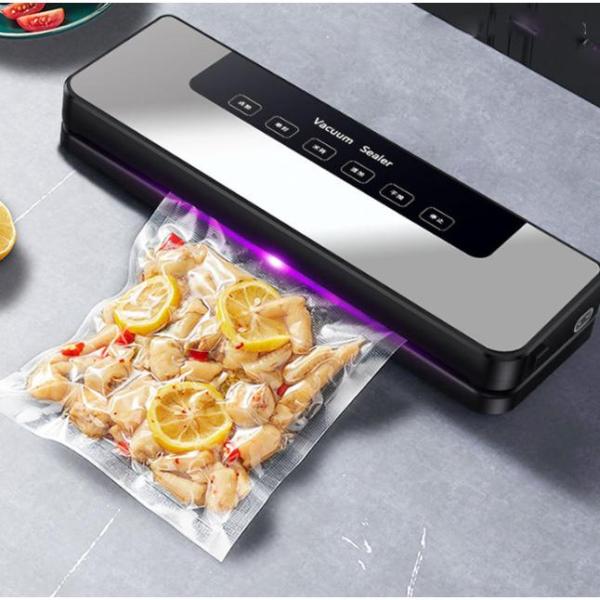 この食品用真空シーラーは、あなたの食生活を大きく変えます。高品質の素材を使用しており、丈夫で耐久性に優れています。使い方はとても簡単で、ボタン一つで素早く真空パックが可能です。26cmの大きなシール口を備え、多くの袋を連続して処理でき、効率...