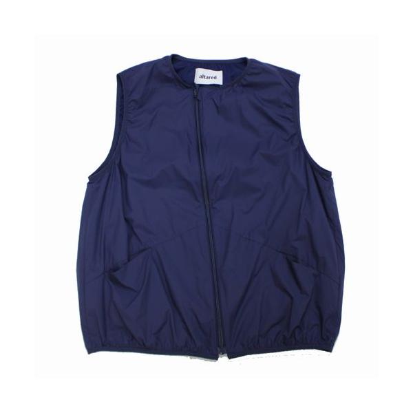 サイズ：表記3-肩幅41cm、身幅60cm、着丈63cmカラー：ネイビーコンディション：Aランク素材：ナイロン100％ 裏地-ポリエステル100％コメント：altared オルタード 23SS Zipper Vest ジッパー ベスト 23...