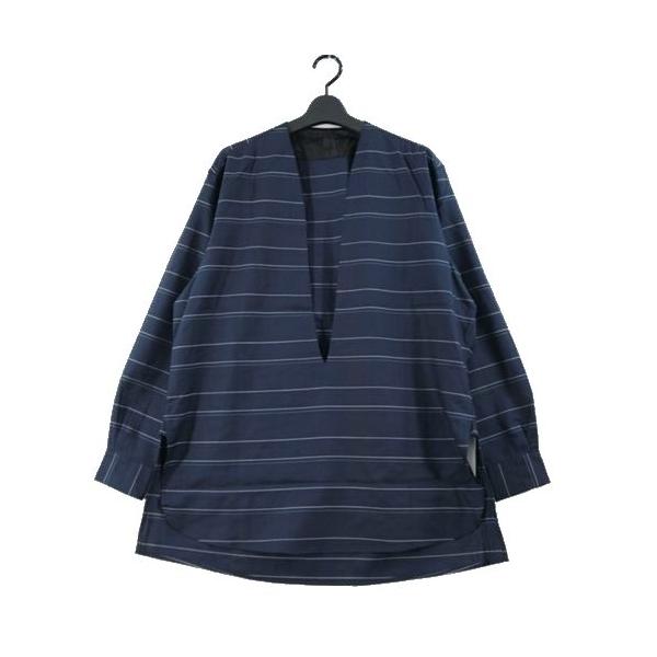 サイズ：表記2-肩幅48cm、身幅66cm、着丈82cm、袖丈60cmカラー：ネイビーコンディション：Sランク素材：シルク50％ ウール50％ その他-キュプラ100％コメント：un/unbient アン/アンビエント 別注 21AW V-...