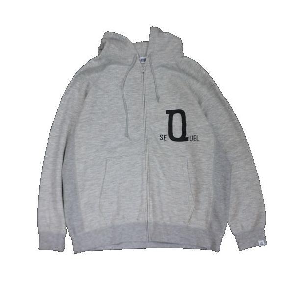 サイズ：表記M-身幅59cm、着丈65cm、裄丈88cmカラー：グレーコンディション：Bランク-毛羽立ち、フロント左裾汚れ素材：コットン84%ポリエステル16%コメント：SEQUEL シークエル 20AW ZIP HOODIE ジップ パーカー