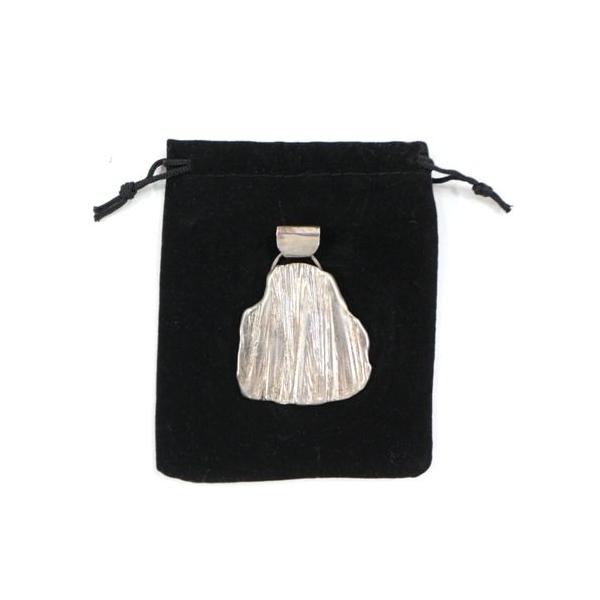 サイズ：表記なし-全長6cm、モチーフ5cm×5cmカラー：シルバーコンディション：Aランク素材：-コメント：BREADMAKER ブレッドメーカー Bark Metal バーク メタル ペンダント トップ