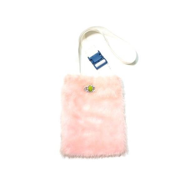 サイズ：表記なし-幅19.5cm、高さ24cm、ショルダー82.5cmカラー：ピンクコンディション：Bランク-表面擦れ・汚れ、ショルダー汚れ、内側ペン汚れ素材：コメント：maice フェイクファー キルト ショルダーバッグ
