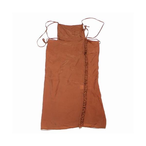 サイズ：表記なし-肩幅約23cm、身幅約45cm、着丈約110cmカラー：ブラウンコンディション：Aランク素材：キュプラ100％コメント：DECOdepuis1985 デコ ドゥピュイイチキューハチゴー 20SS フリル エプロン ワンピース