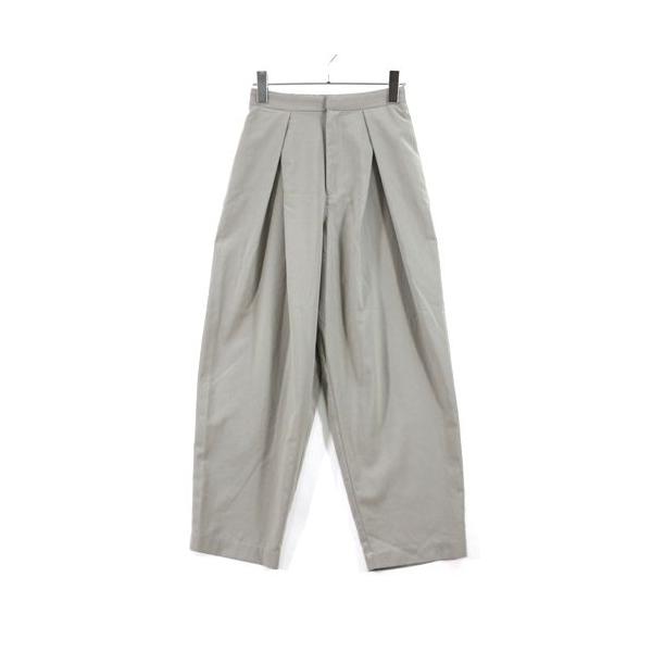 サイズ：表記32-ウエスト60〜cm、股上33cm、股下61cm、わたり幅33.5cm、裾幅19cmカラー：カーキコンディション：Aランク素材：ポリエステル100%コメント：FLORENT フローレント 24SS TAPERED TACK ...