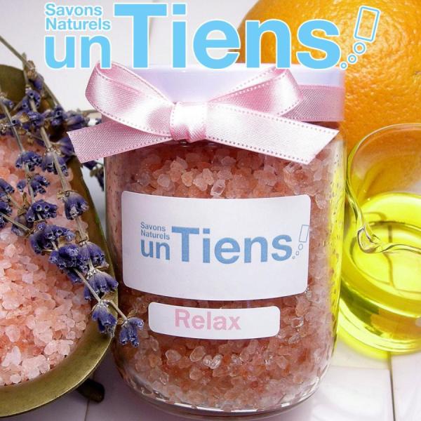 ・お肌のコンディションを整え、心を安らげてくれる香りのプロバンス産最上級有機栽培のラベンダー精油を配合。・お肌の乾燥を防ぎ心をリラックスさせてくれる香りが魅力のスイートオレンジ精油を配合。・うるおいを保つ優れた保湿膜を形成してくれる貴重なホ...