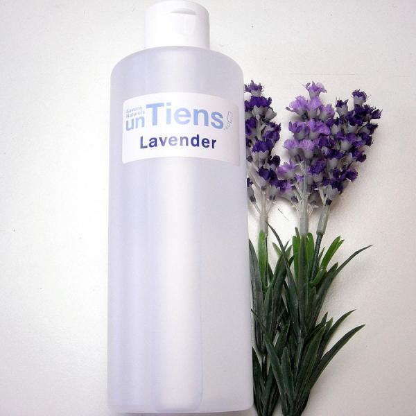 南フランス、プロバンスのある農家が、手間ひまかけて有機栽培したラベンダーの花から抽出したラベンダーエッセンシャルオイルを配合した手づくりの化粧水です。アンティアンソープをお使いいただいた後に、さらに保湿が必要な方に最適です。ラベンダーが心に...