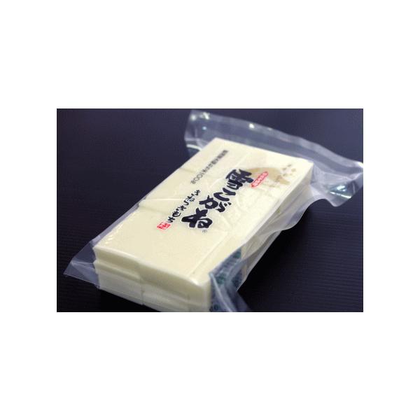 新潟産黄金もち（もち米）を使用し、昔ながらの杵つきで丹念に仕上げた生餅です。米どころ十日町のお餅はやっぱり最高！焼いても良し、煮ても良し、米どころ十日町自慢のおもちです！採れたばかりの新米でついた魚沼自慢の逸品を是非！年越し・お正月や贈り物...