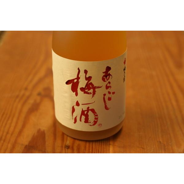 奈良県西吉野産の梅の実を使用し、蔵人が自分達で醸した日本酒に漬け込んだ梅酒に、梅の果肉をブレンドしました。とろりとしたやわらかな口当たりと濃厚な味わいの果実感あふれるデザート梅酒です。梅乃宿「あらごしシリーズ」は、日本酒をべースにした果実の...