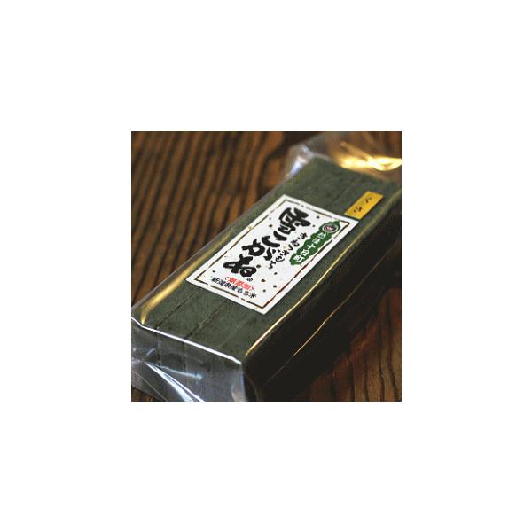 もち米に地元産のヨモギを混ぜてつきました。(約8枚切）ヨモギ独特の香りが郷愁を誘います。地元の十日町では砂糖に醤油をまぶして、頂くことが多いです。もちろん餡子でも、お汁粉でもOKです。是非お試し下さい！年越し・お正月、贈り物としても喜ばれま...