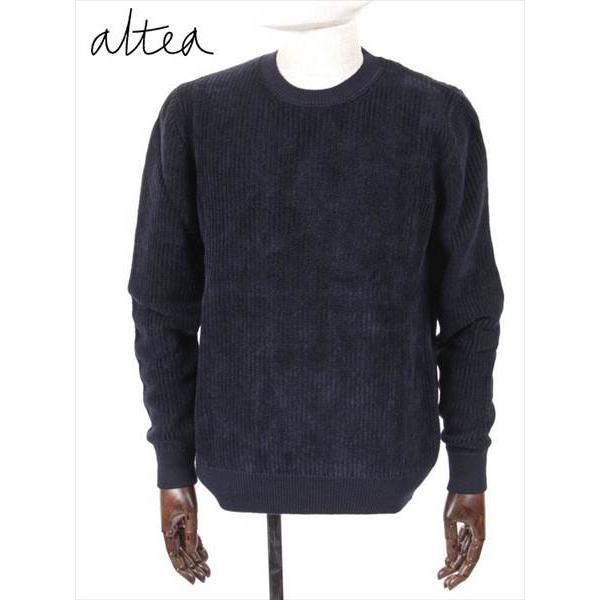 アルテアの長袖ニットセーター上質なウールとレーヨンとコットン混紡素材を使用した長袖ニットセーターです。生地感は大変柔らかく抜群の保温性があり、滑らかさを持つ上質な肌触りに仕立てられています。一枚で着ていただいてもよく、上に一枚羽織ったりと色...