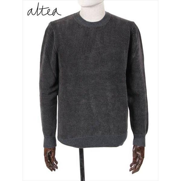 アルテアの長袖ニットセーター上質なウールとレーヨンとコットン混紡素材を使用した長袖ニットセーターです。生地感は大変柔らかく抜群の保温性があり、滑らかさを持つ上質な肌触りに仕立てられています。一枚で着ていただいてもよく、上に一枚羽織ったりと色...