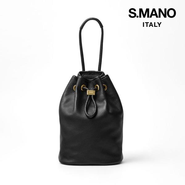 品番：smn002モデル：DRAWSTRING BAG SMALLカラー：black ブラック生産国：イタリアS.MANO（エスマーノ）のDRAWSTRING BAG SMALLです。力の抜けたスタイルに、上品さとちょっとした色気をプラスし...