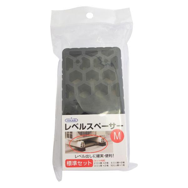 レベル出しに確実・便利！物置や室外機など施工時のレベル調整。机のガタツキなど脚の高さ調整に。枚数重ねてもズレを防止する突起付き。固定に便利な5ミリ穴有り。製品サイズ：W70×H140mmセット内容：2ミリ厚×2枚、3ミリ厚×2枚、5ミリ厚×...