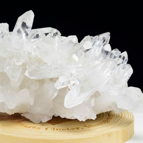 【商品名】アメリカ・アーカンソー州産水晶クラスター 原石【サイズ等】重量：約511.5g大きさ：約122mm×約81.2mm高さ：約71.5mm【天然石の意味】浄化邪気祓い魔除け不動の人気を誇るアメリカアーカンソー州産水晶のクラスター。当店...