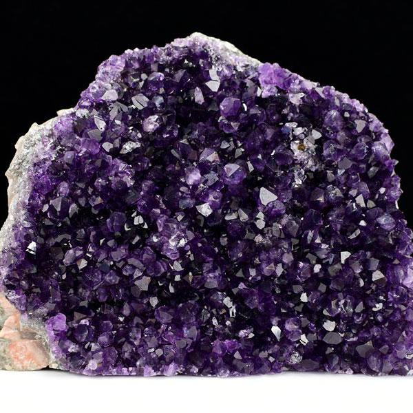 【石の名前】ウルグアイ・アルティガス産アメジストカットベース【サイズ等】重さ：約1783g幅：約186.8mm奥行：約59.3mm高さ：約145.8mm【商品情報】2月の誕生石としても知られるアメジスト(紫水晶)。定番の石ですが、世界中で最...