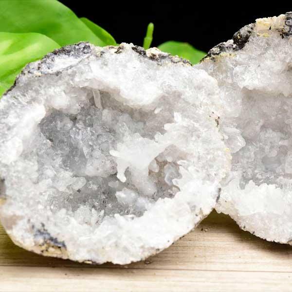 【商品名】メキシコ・チワワ州産トランカスジオード蛍光するジオード(割れているジオード)現物画像 【サイズ等】重さ：約655.5g大きさ（最大値）：約103.5mm前後※サイズは計測箇所により多少の誤差がある場合がございますのでご了承ください...