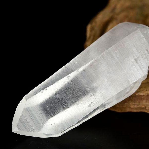 【石の名前】ブラジル・ミナスジェライス州セラ・デ・カブラル(カブラル山脈)ホアキン(ジョアキン)フェリーシオ産レムリアンシードクリスタル【サイズ等】重さ：約88.1g幅：約33.2mm高さ：約87.4mm【天然石の意味】インスピレーションを...