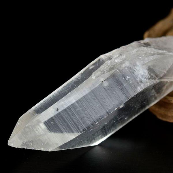 【石の名前】ブラジル・ミナスジェライス州セラ・デ・カブラル(カブラル山脈)ホアキン(ジョアキン)フェリーシオ産レムリアンシードクリスタル【サイズ等】重さ：約125.8g幅：約34.7mm高さ：約109.8mm【天然石の意味】インスピレーショ...