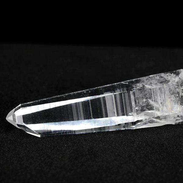 【石の名前】コロンビア・ペニャス・ブランカス鉱山水晶 単結晶 ポイントコロンビアレムリアン【サイズ等】幅：約13.6mm長さ：約48.8mm重量：約8.1g【天然石の意味】コロンビア、ボヤカ県のペニャス・ブランカス鉱山（PENAS BLAN...