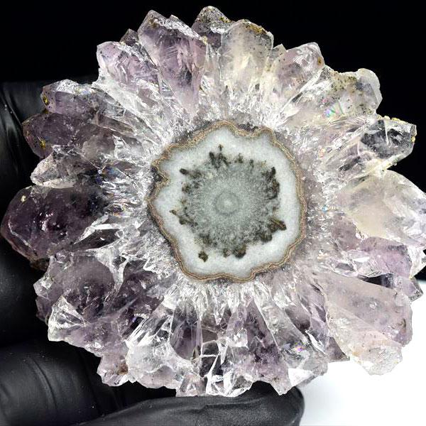 【石の名前】ウルグアイ・アルティガス産ハイグレードフラワーアメジストスライス 原石 【サイズ等】大きさ：約71.2mm(最大値)厚さ：約9mm前後重さ：約53.4g【天然石の意味】2月の誕生石としても知られるアメジスト(紫水晶)。定番の石で...
