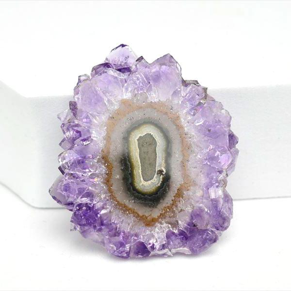 【石の名前】ウルグアイ・アルティガス産エクストラグレードフラワーアメジストスライス 原石 【サイズ等】大きさ：約46.7mm×約41.8mm厚さ：約5mm前後重さ：約16.8g※表記サイズについて、計測箇所により多少の誤差がある場合がござい...