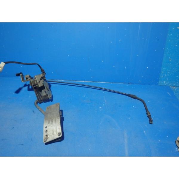 **** 商品説明を必ずご確認ください ****部品管理番号：000023775077500部品名：ペダルメーカー代替品番：アクセルペダル部品区分：リサイクル品管理品番：237750車名：ジムニー車両タイプ名：3DJバン通称型式：JA11V...