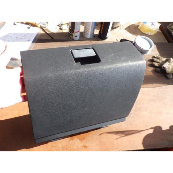 **** 商品説明を必ずご確認ください ****部品管理番号：000024039870210メーカー純正品番：73422-70K0部品名：グローブBOX部品区分：リサイクル品管理品番：240398車名：ワゴンＲ車両タイプ名：5ドアハッチバッ...