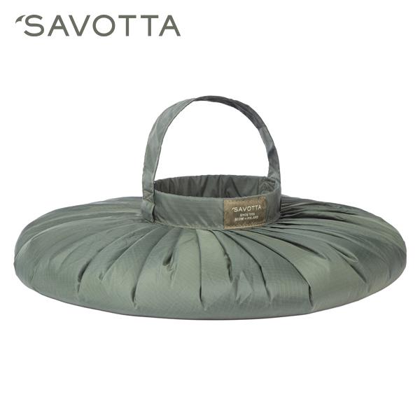 サヴォッタのウォーターバッグは、湖の水をテントまで持ち運ぶ際などにとても便利なツールです。バッグに詰めた際にもほとんど場所は取りませんが、水を10リットルまで入れることができます。耐久性のあるポリエステルで作られているため、ほとんど壊れるこ...