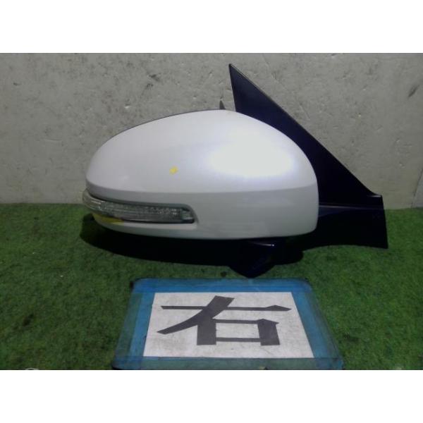 **** 商品説明を必ずご確認ください ****部品管理番号：025Y04-11913500メーカー純正品番：84701-71LF0-BMP部品名：右サイドミラーメーカー代替品番：84701-71LV3-BMP部品区分：リサイクル品車名：ス...